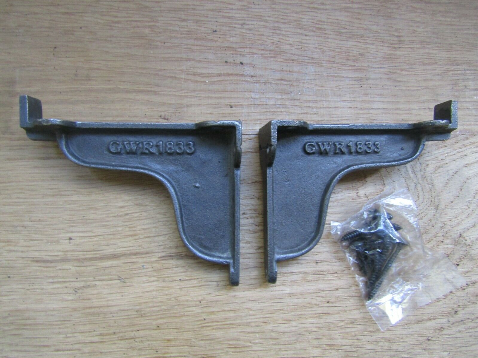 Pair of 4" GWR 1883 Railway Shelf Bracket Antique Iron | Ironmongery World