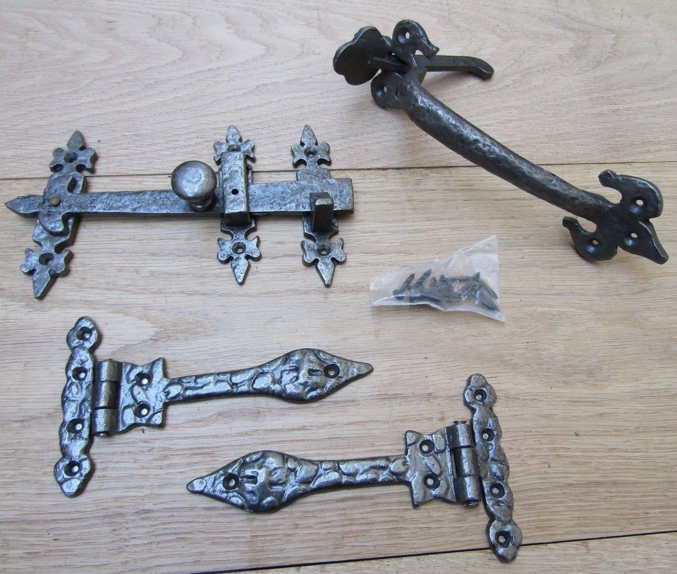 Pair of leaf cast iron door t tee hinges + cottage latch old english ...
