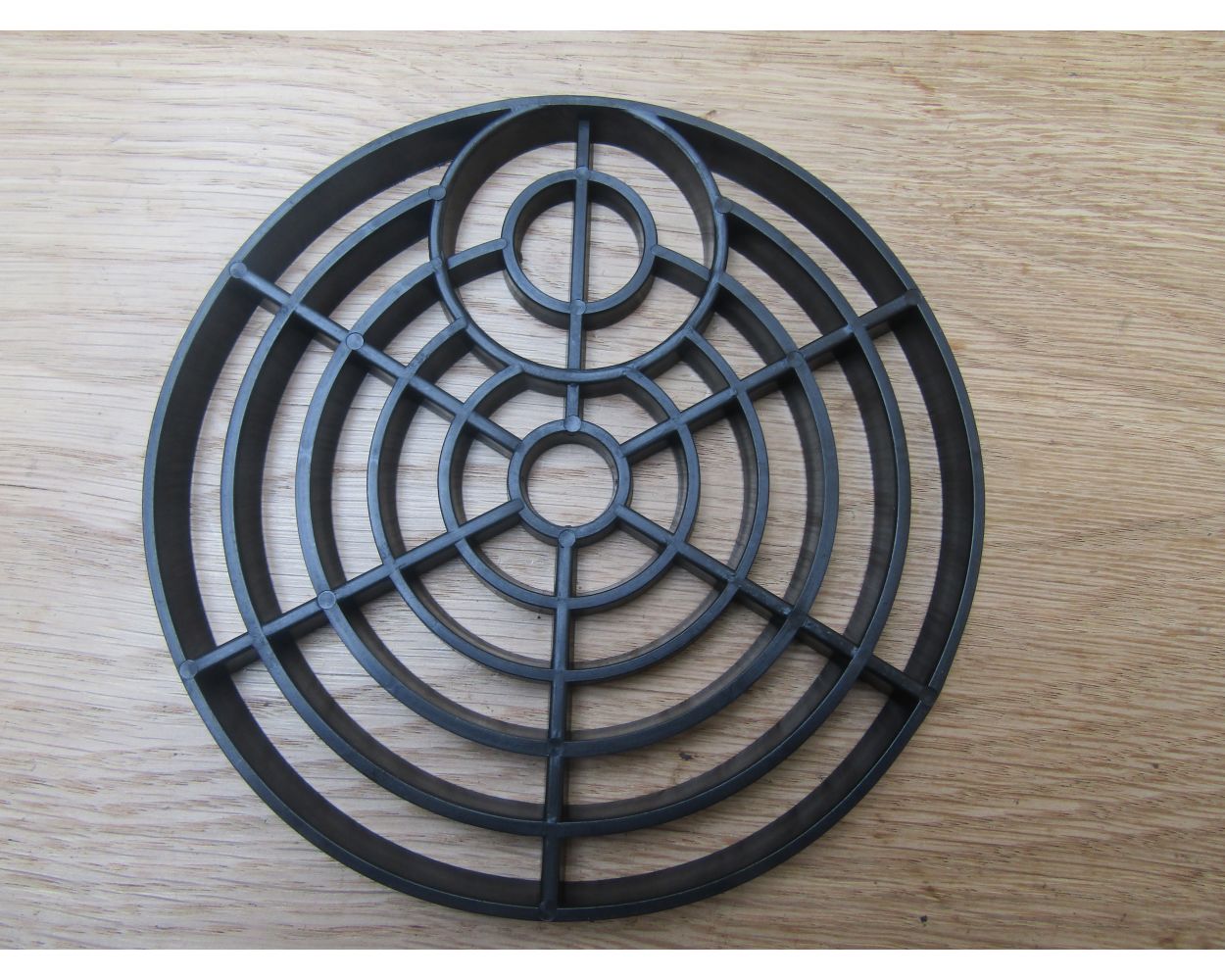 Black Traditional Gully Grid Grate Drain Cover Drainage Guard Gutter ...