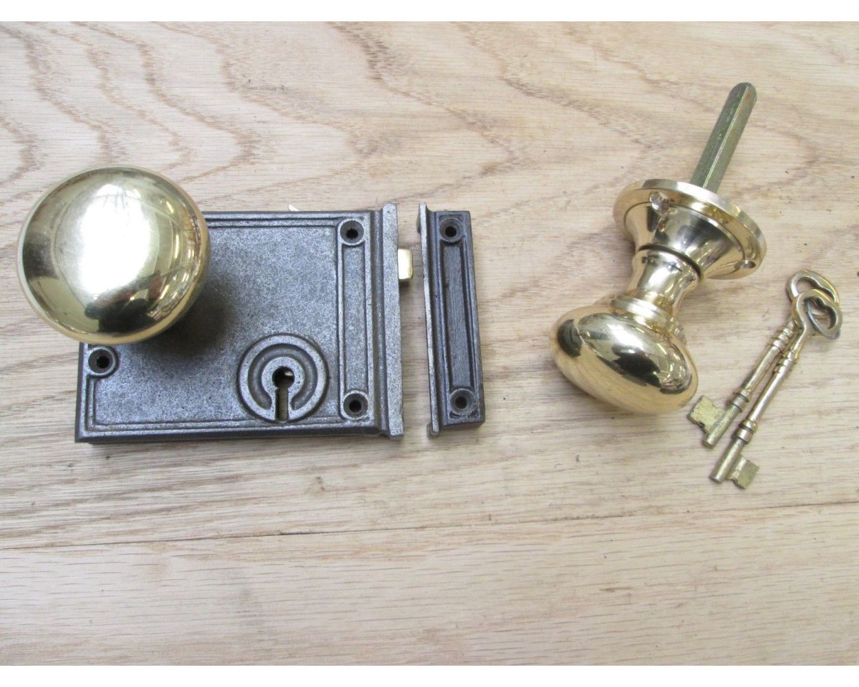 Horizontal Rim Lock Antique Iron & Victorian Round Rim Set ...