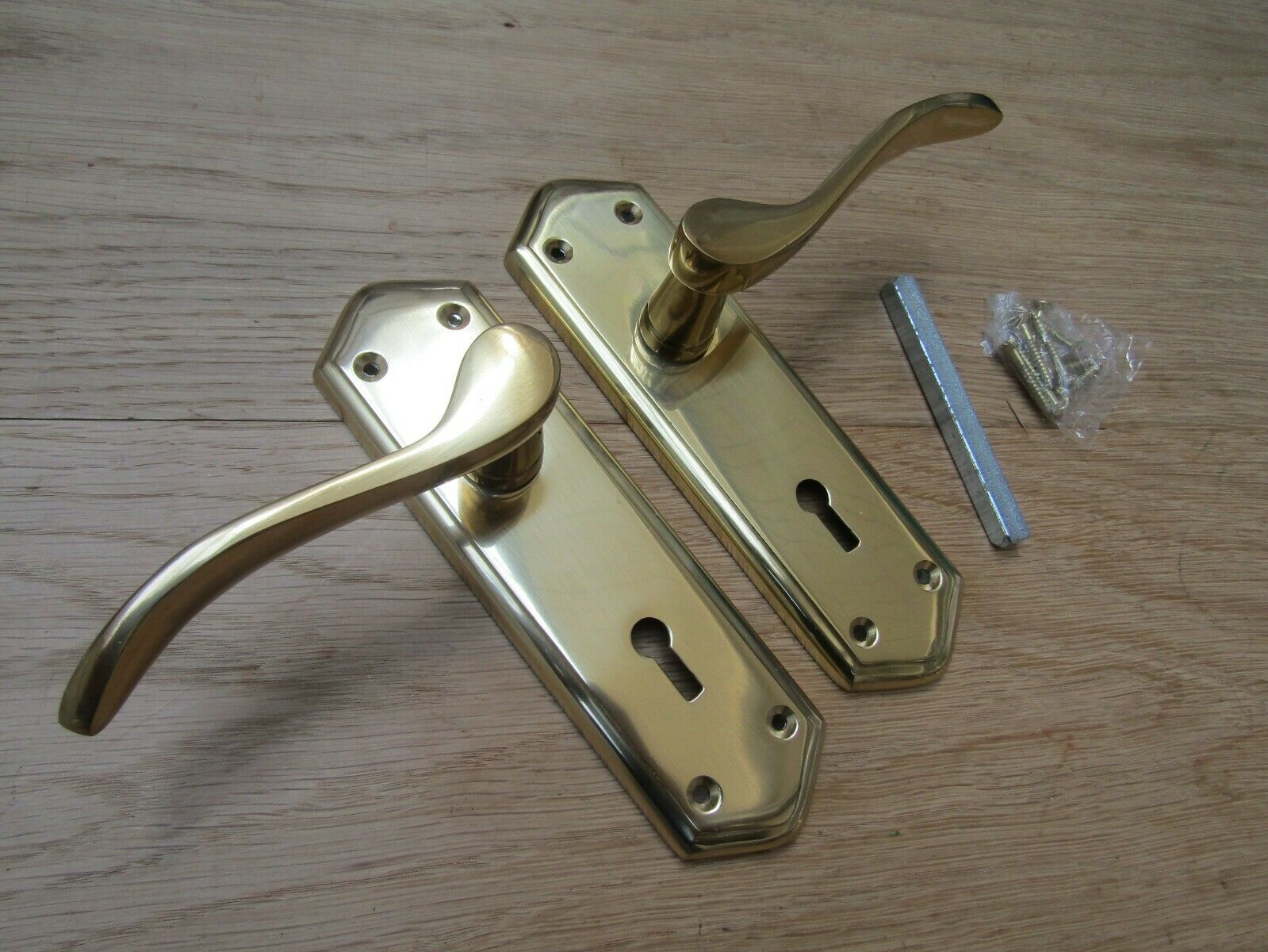 Traditional Victorian lever mortise door handles | Ironmongery World