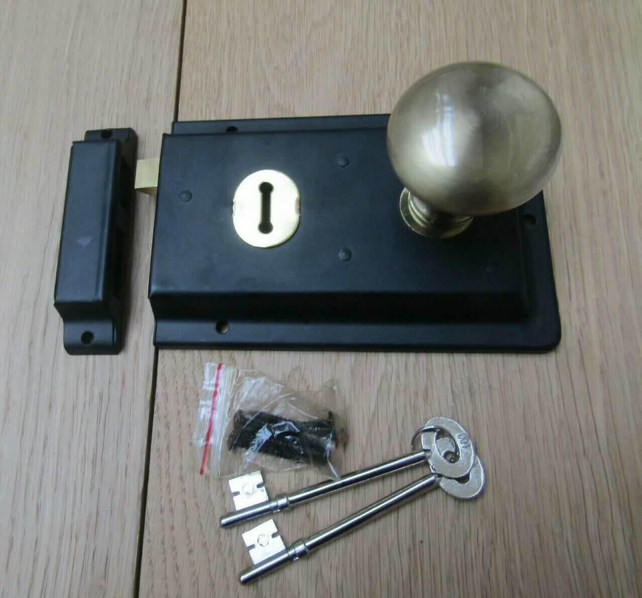 6" Rim Lock Black & Victorian Rim Antique Brass Set | Ironmongery World